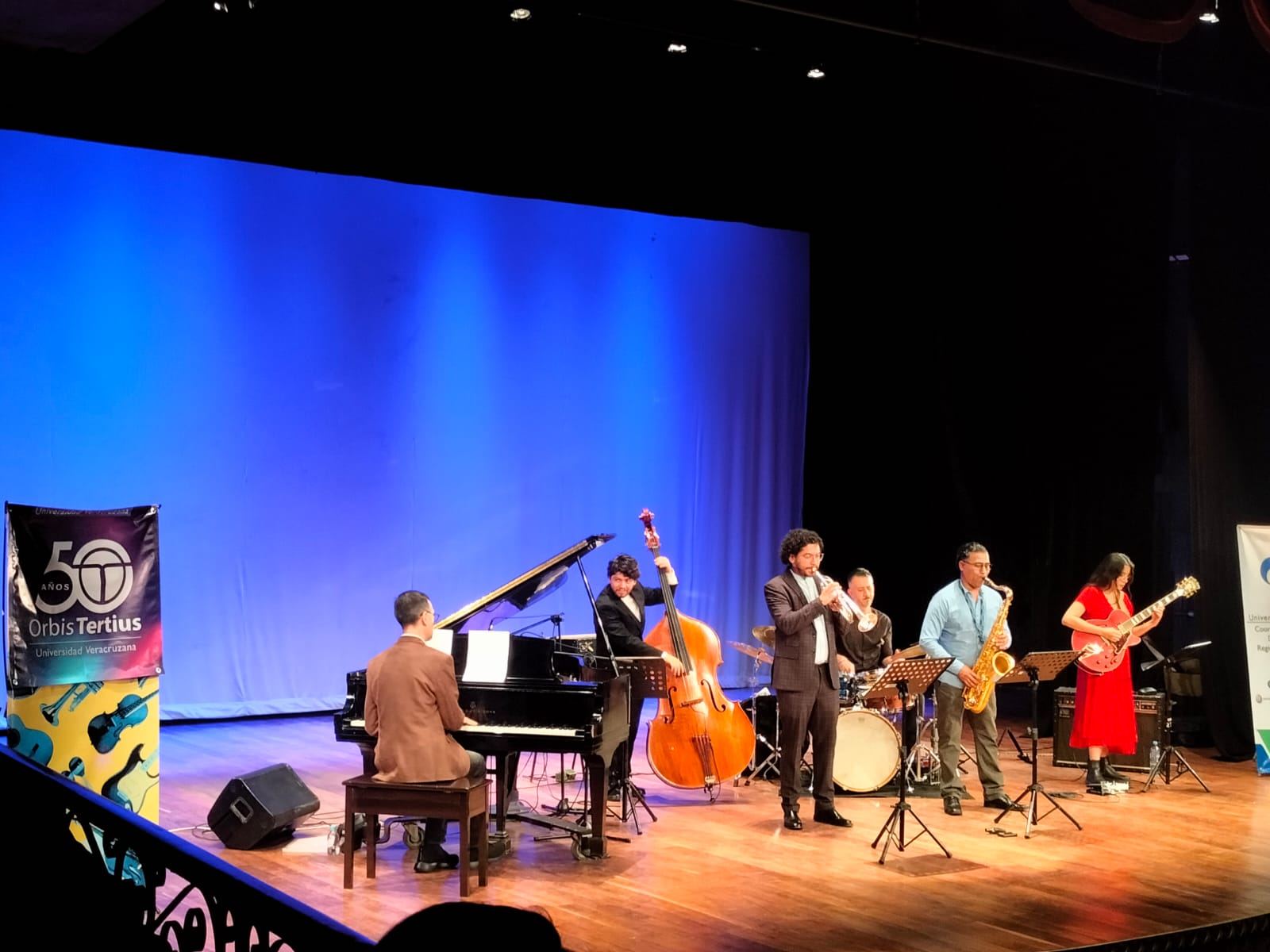 Orbis Tertius enamora al público con el talento de jazz UV - El Portal ...