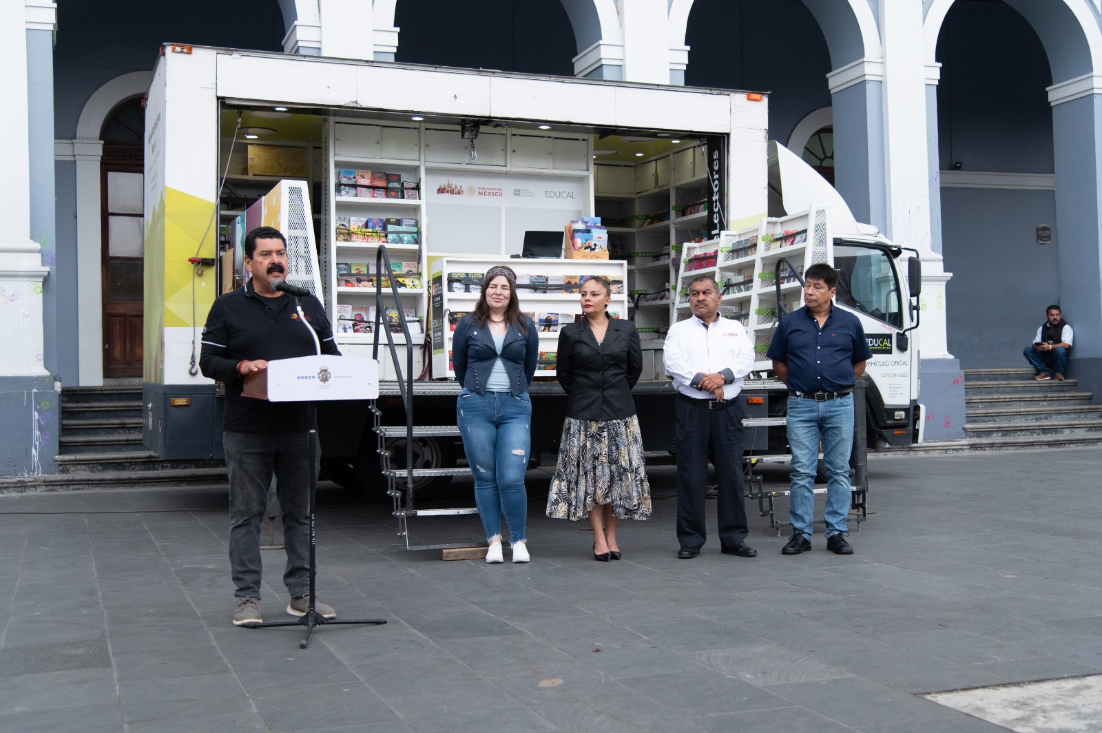 Abre sus puertas el librobús para Córdoba, acercando la lectura a todos ...
